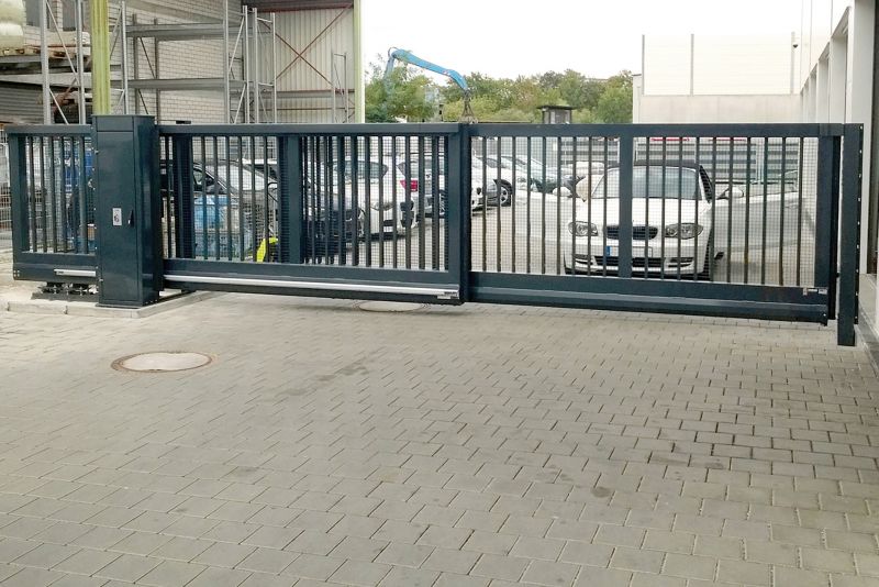 ZABAG | Cantilevered telescopic sliding gate | Kombi TZ Eco