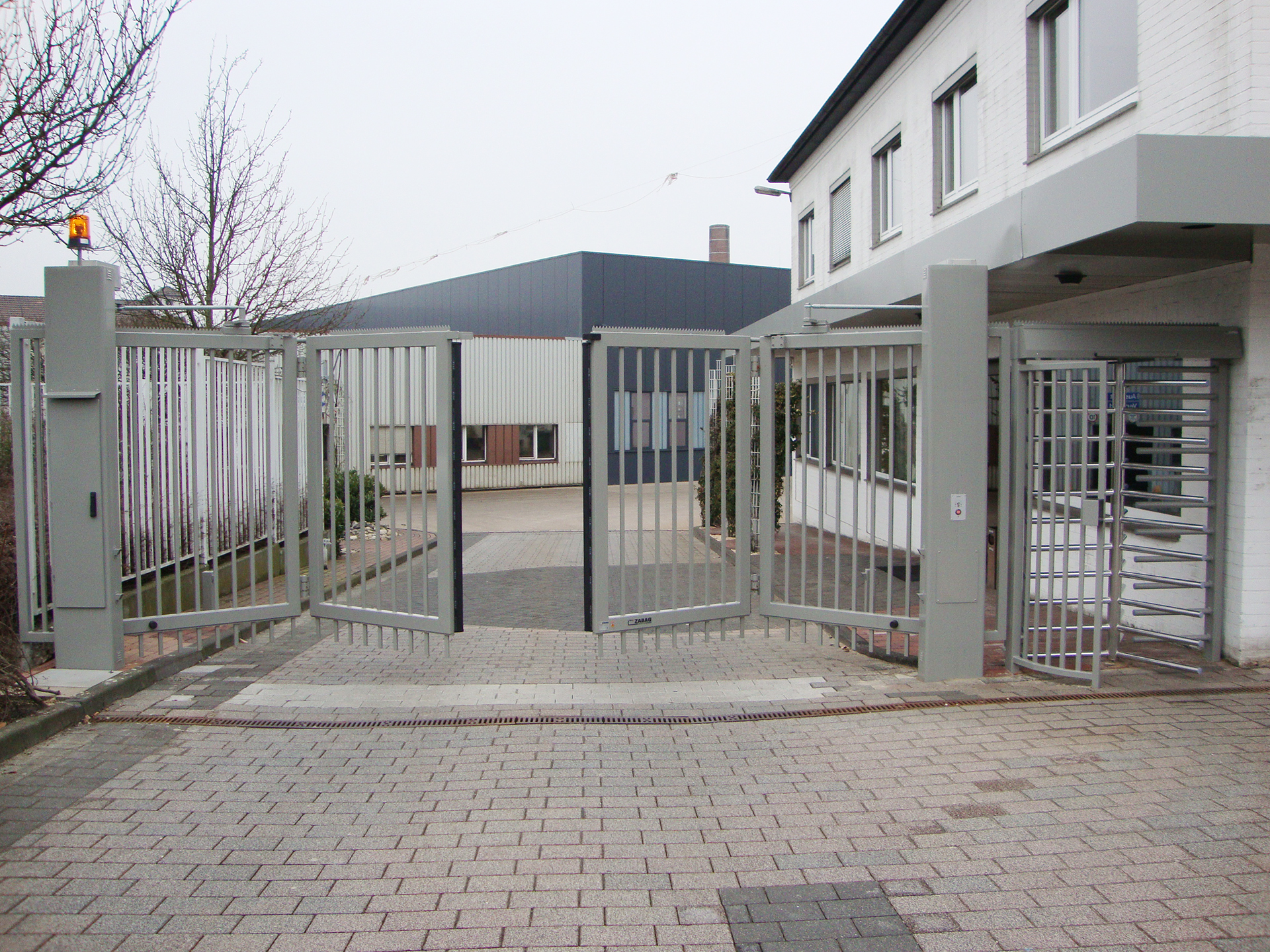 ZABAG | Faltflügeltore | schnell & sicher